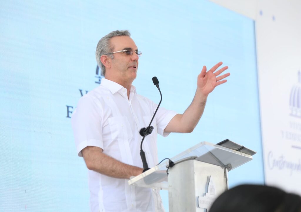 Presidente Abinader da inicio construcción centro de la UASD en Neyba ...