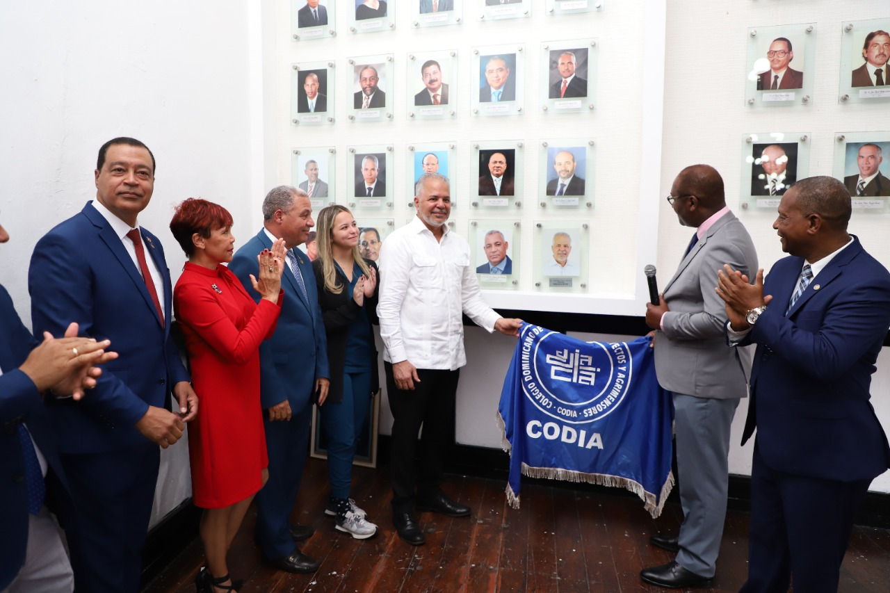 EL CODIA RECONOCE AL ADMINISTRADOR DE EGEHID COMO “CODIANO DEL AÑO” - Ocoa Informativa